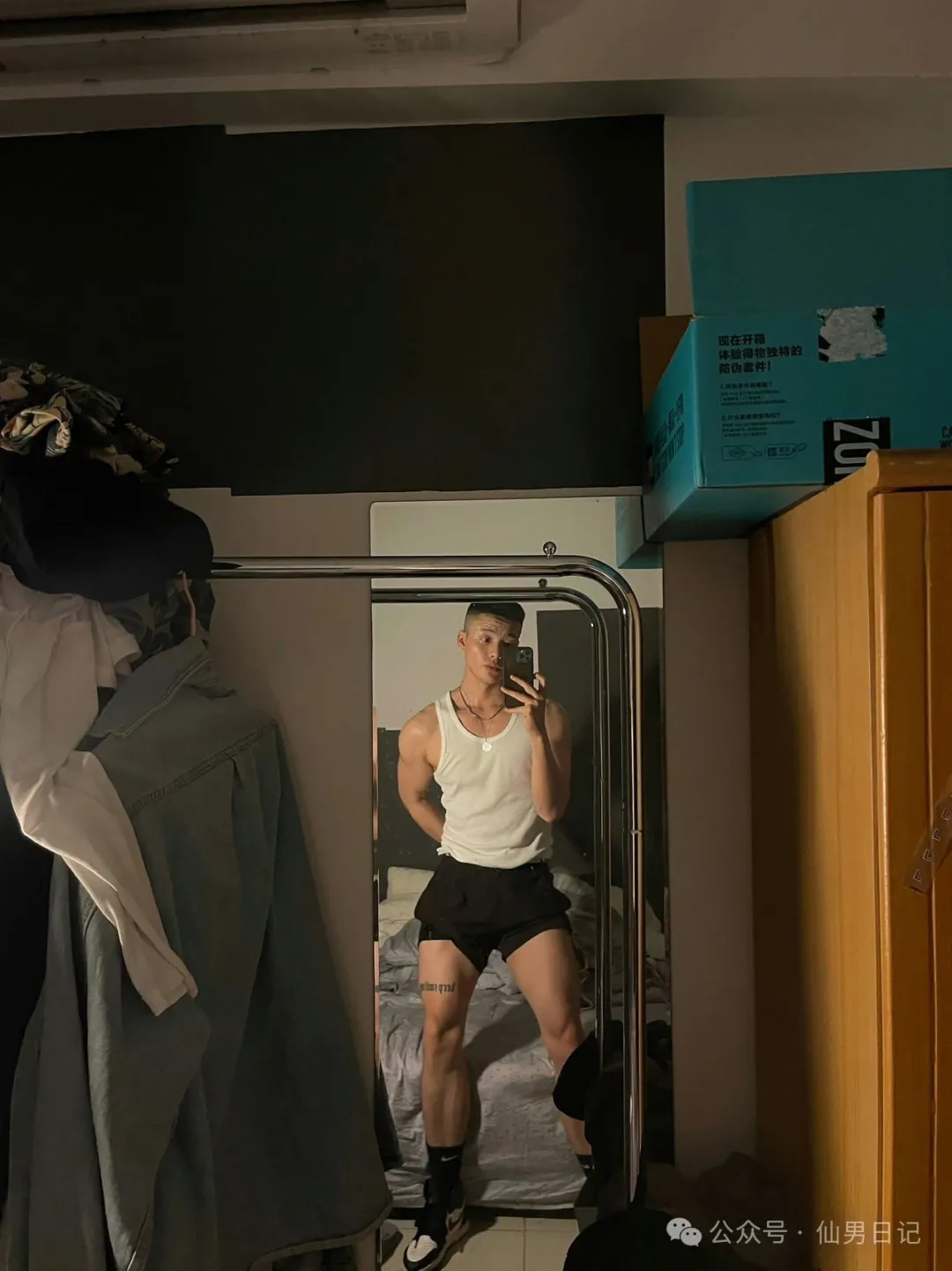 186cm体育生酒店照片曝光，大包意外抢镜！-潮男潮北
